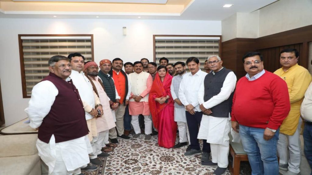 IAS संतोष वर्मा के खिलाफ एकजुट हुई BJP-कांग्रेस: MLA प्रतिनिधिमंडल ने ...